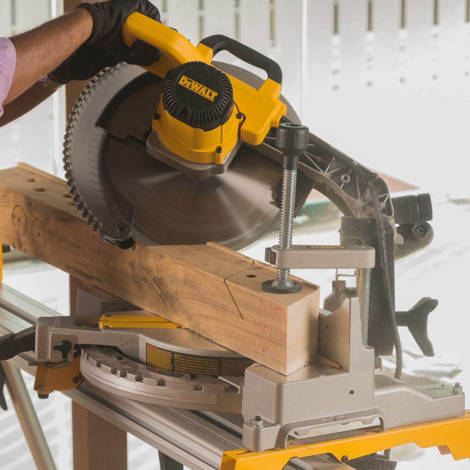DEWALT : Sierra Ingleteadora Bisel Simple DeWALT
